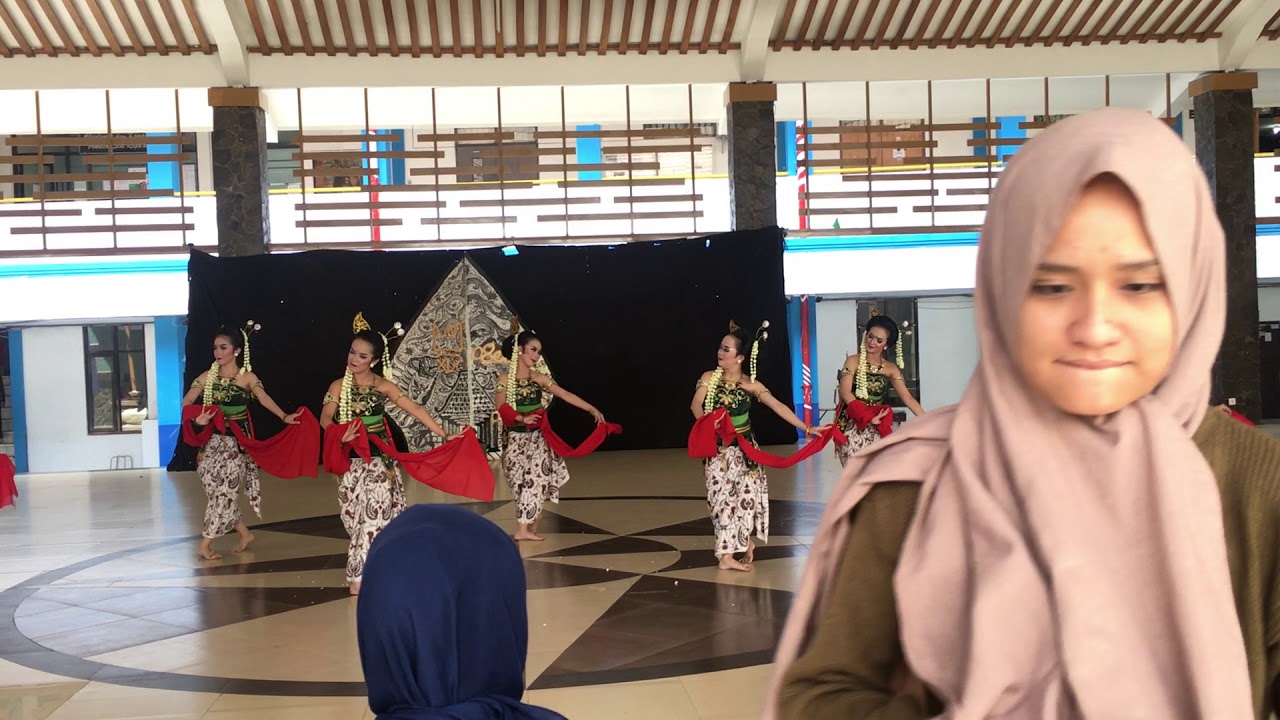 TARI BADAYA ISBI BANDUNG - YouTube