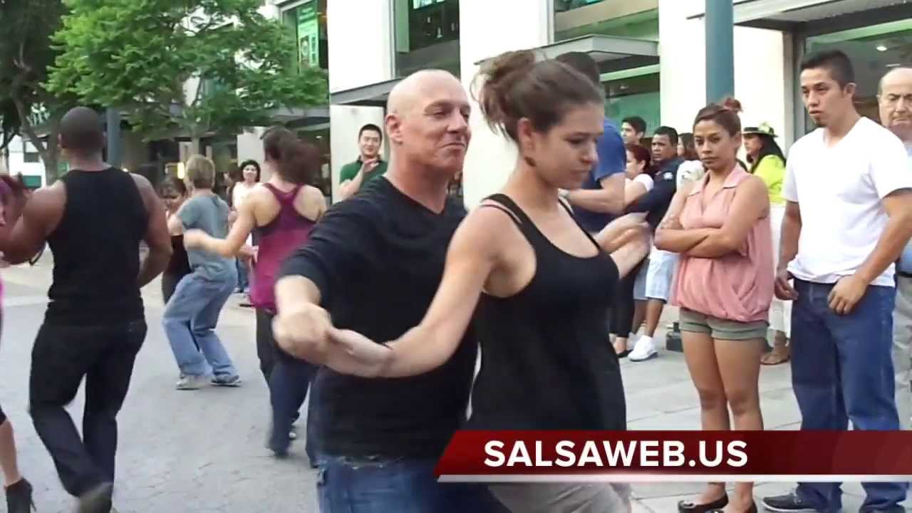 Third Street Promenade Salsa Dancing 1 - YouTube