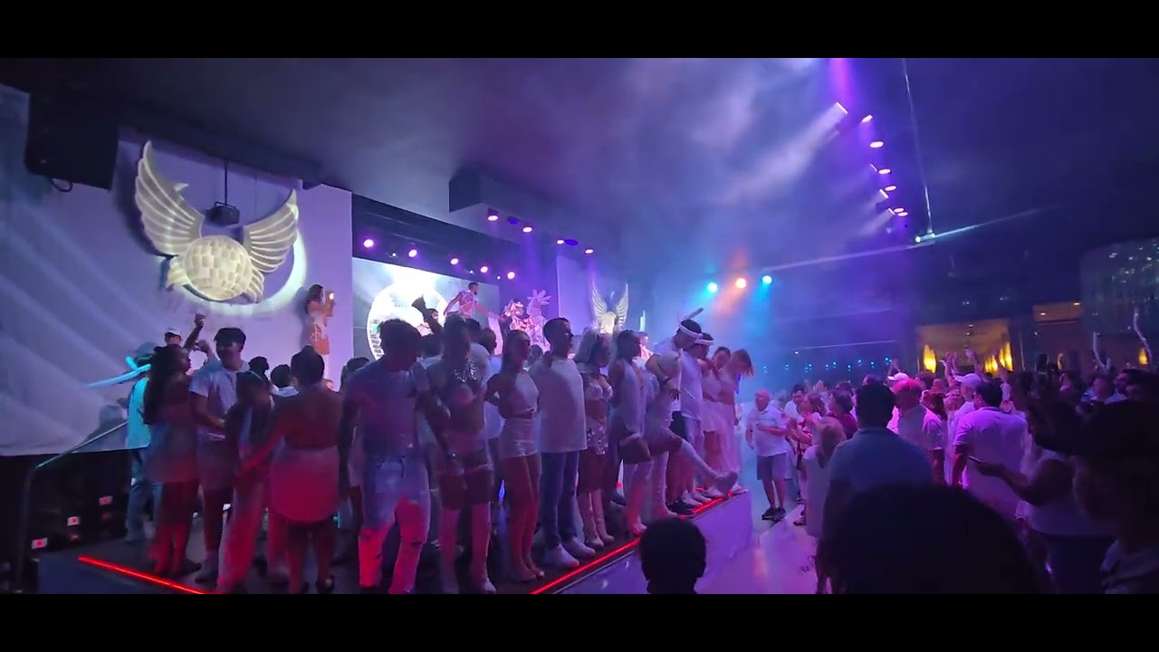 Riu white party 2025 - YouTube