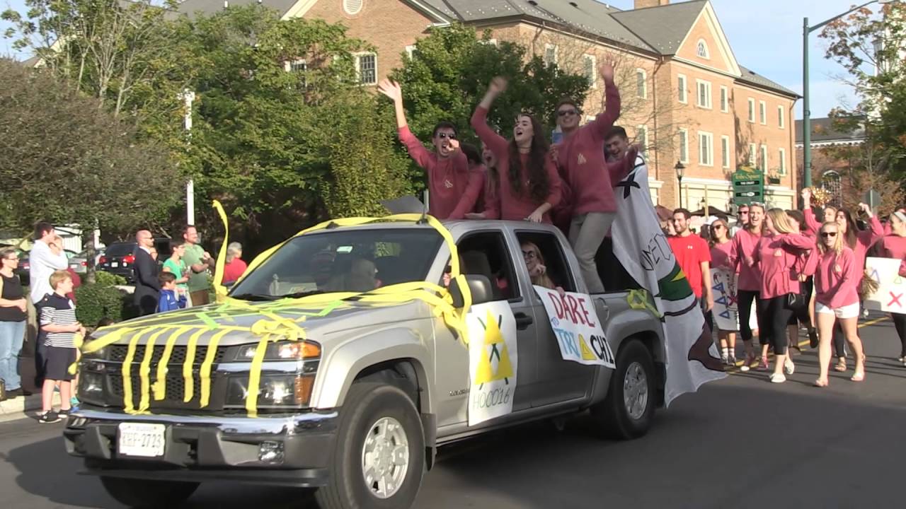 Highlights from the 2016 W&M homecoming parade - YouTube
