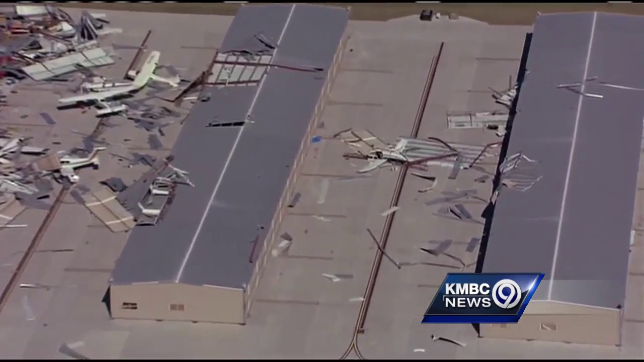Severe storms toss airplanes, damage hangars south of KC - YouTube