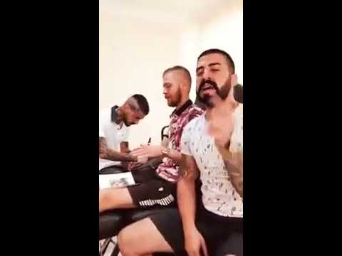 Dövmeciler müthiş rap söylüyor