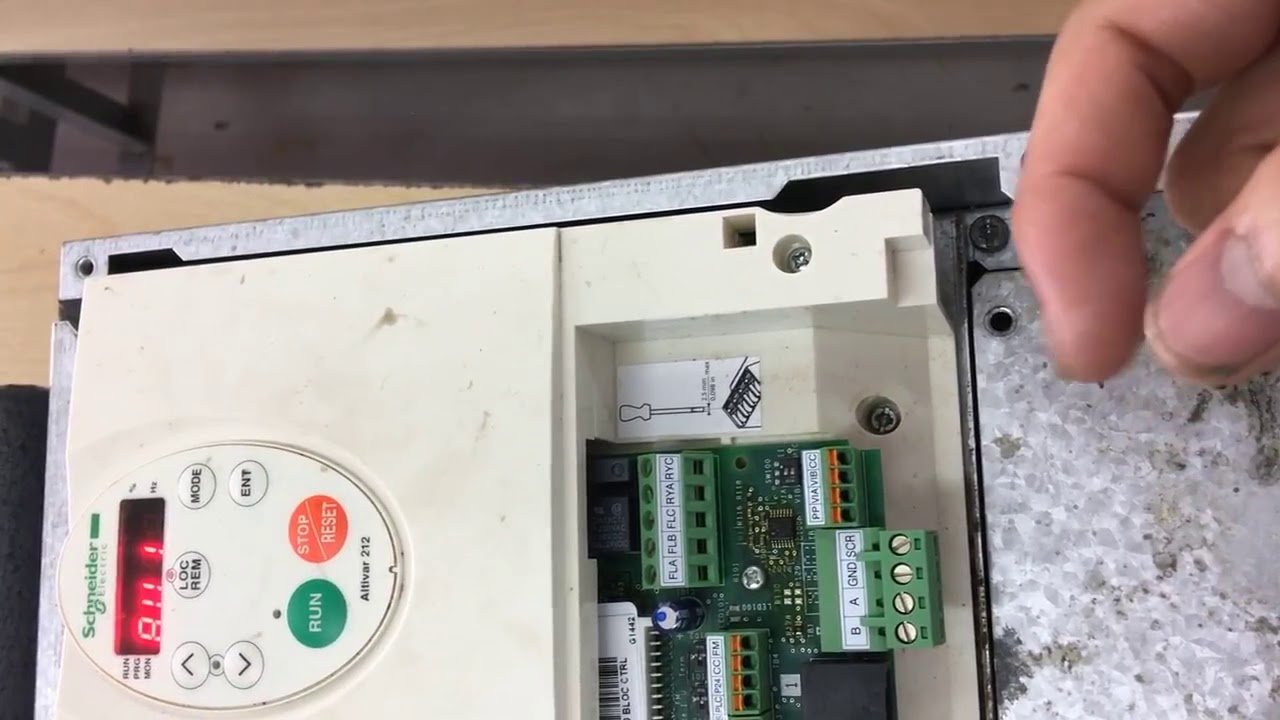 Cài đặt biến tần ATV212 Schneider - YouTube