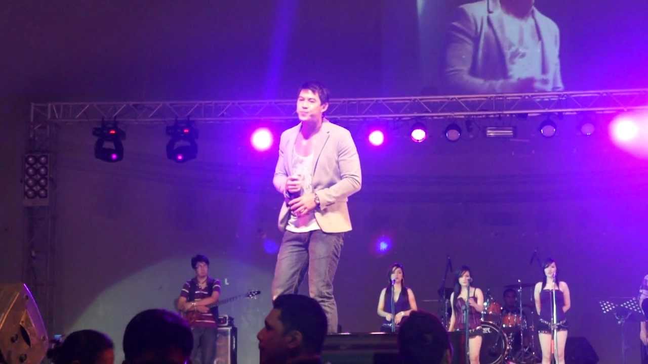 Jon Avila Live in Lucena Halakhakan 2 ft. Vice Ganda - YouTube