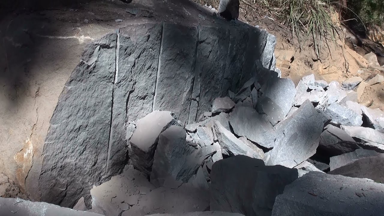 Pre splitting Granite with det cord - YouTube