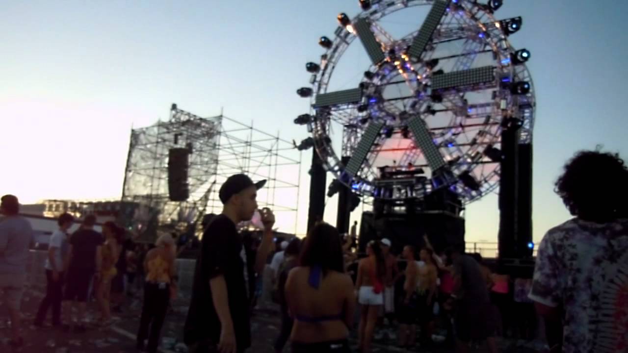 EDC @ Las Vegas Bass pod LTJ BUKEM - YouTube