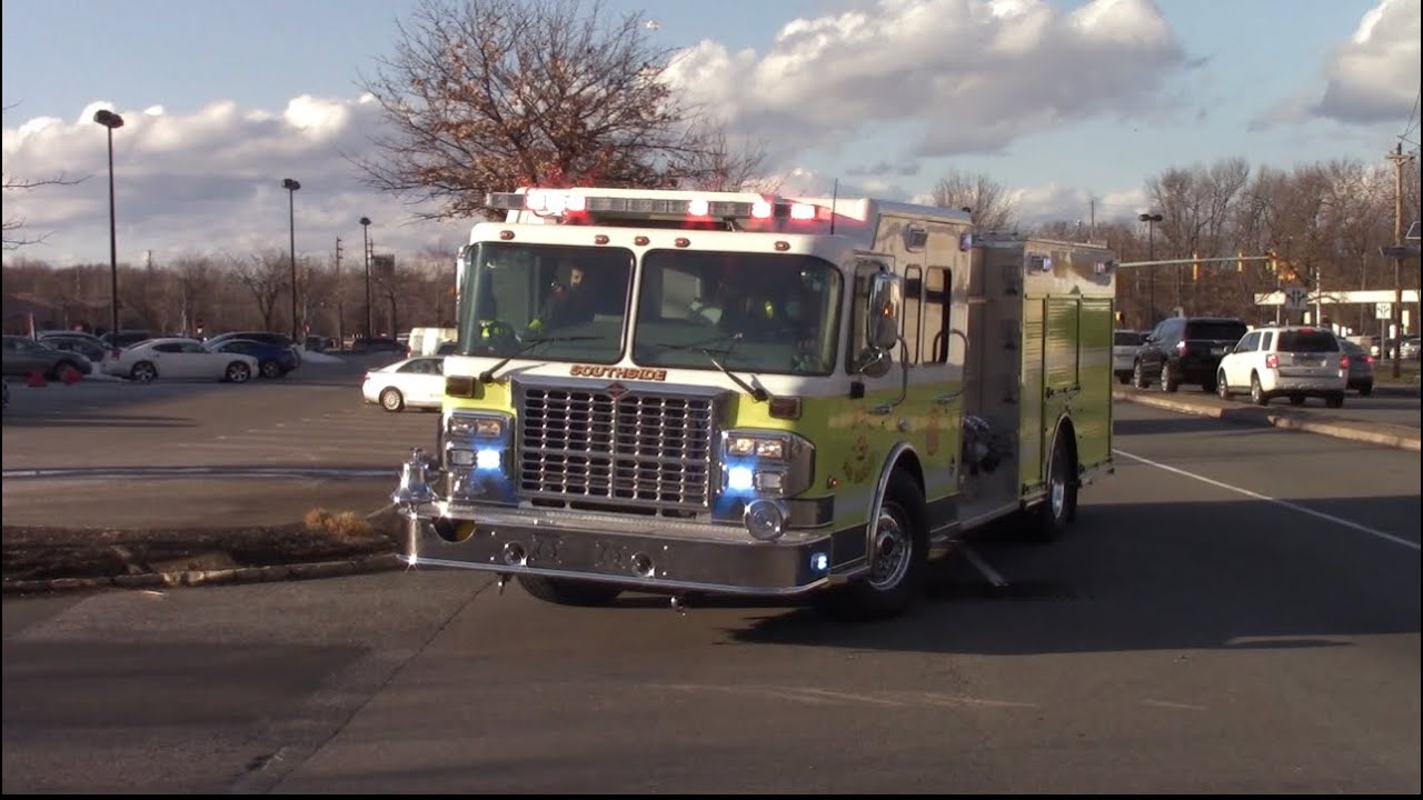 Wayne NJ Fire Department Engine 2-2 responding to a mulch fire on North ...