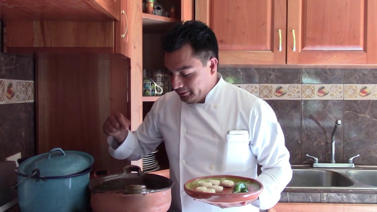 Sopa de frijol y atole de pinole - YouTube