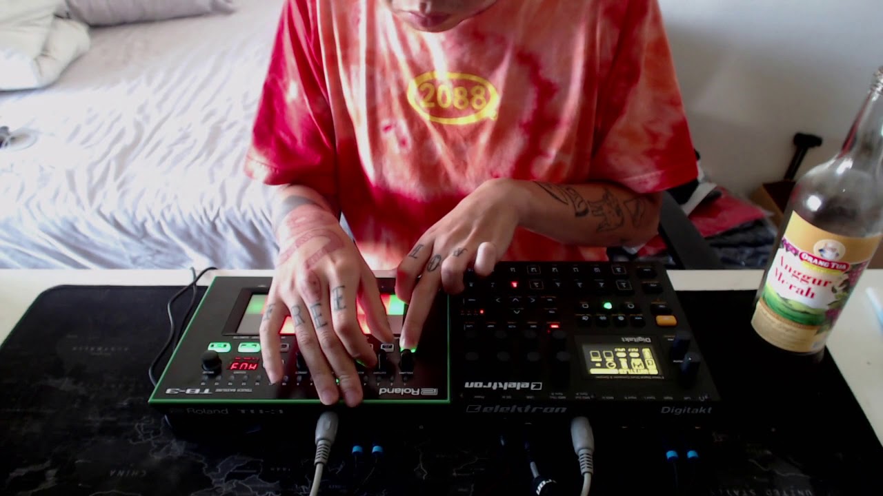 Roycdc - One [LIVE EXTRACT] Digitakt & TB-3 // Live Techno Session ...