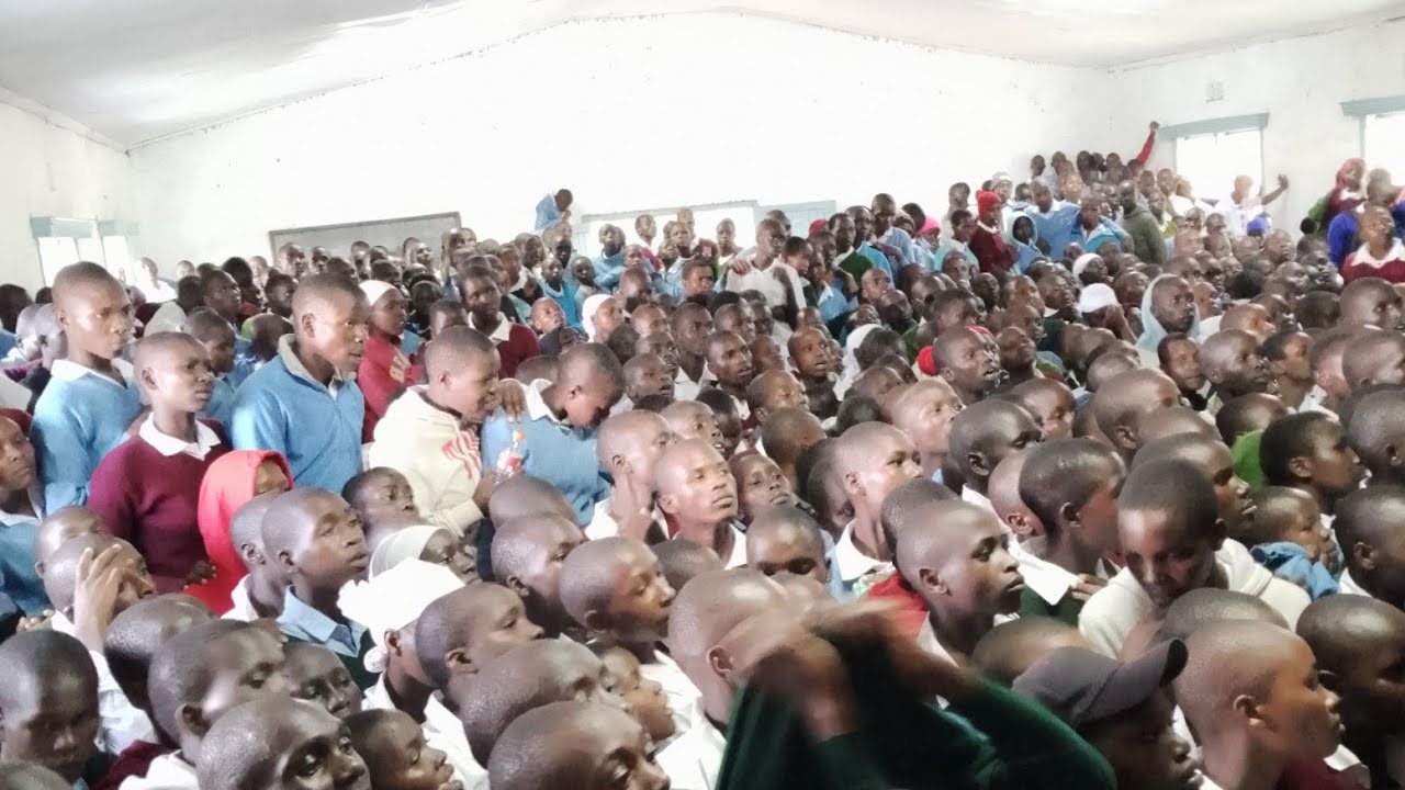 FIGHT SCENE BETWEEN PROF. KIMANI & MP. WALOMU @STAGEMASTERS_KENYA - YouTube