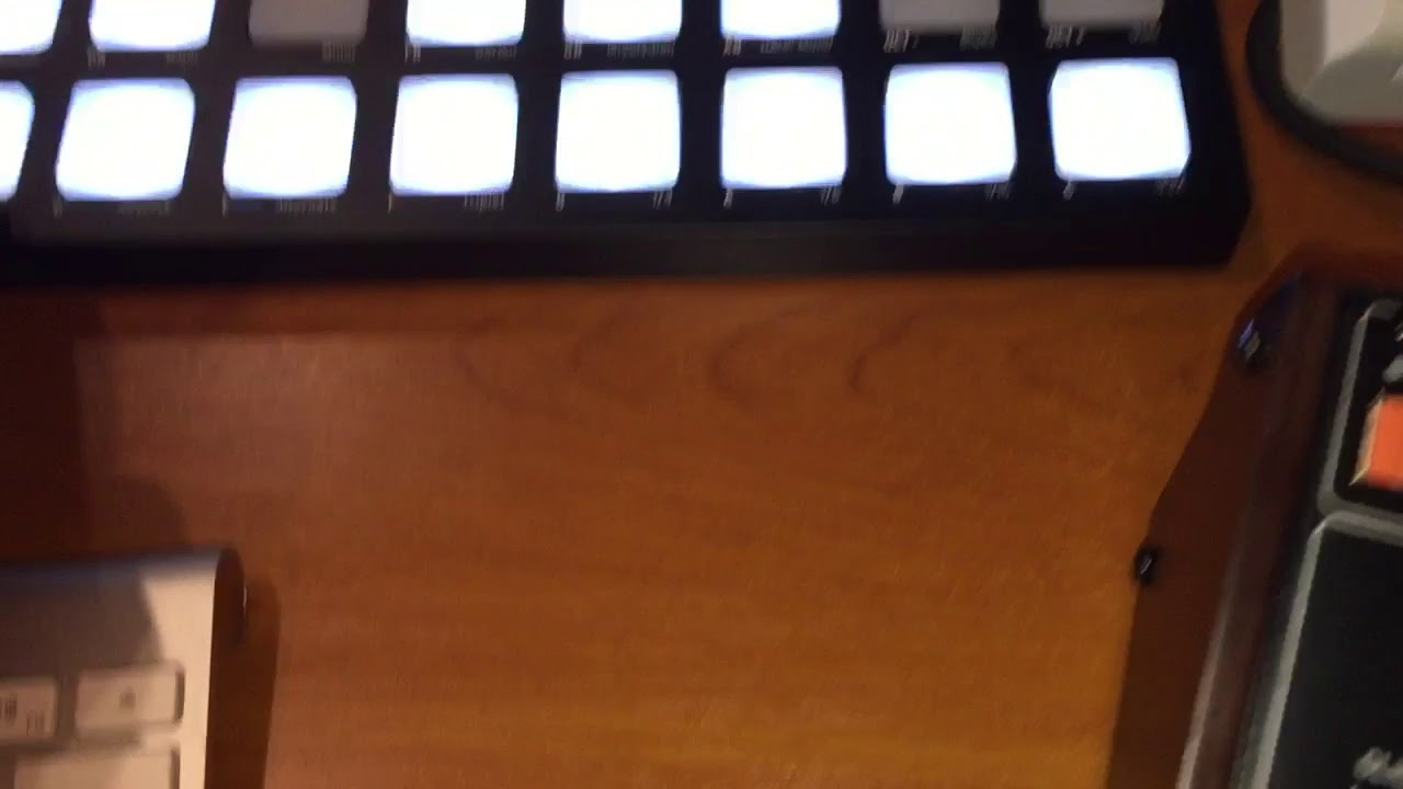 Behringer model D - Tune osc - YouTube