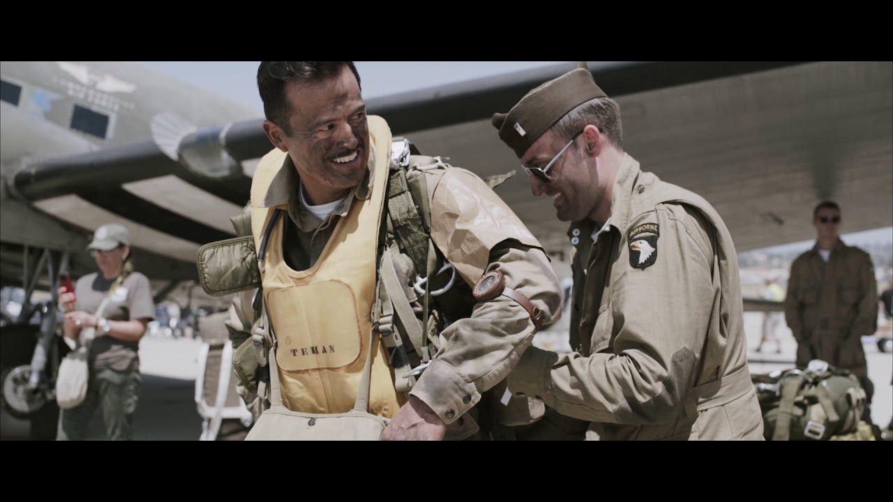 WWII Demonstration Team | WWII style parachute jumping - YouTube