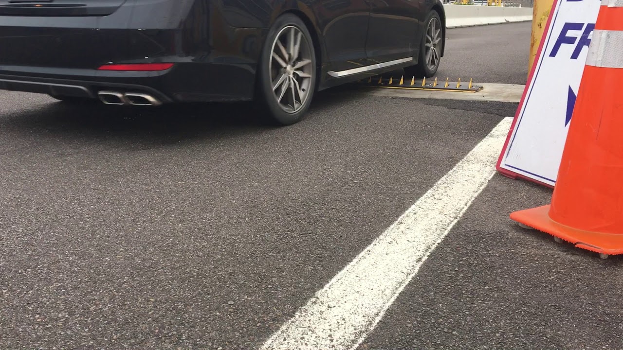 Roadshark traffic spike inground barrier at USA Canada border crossing ...