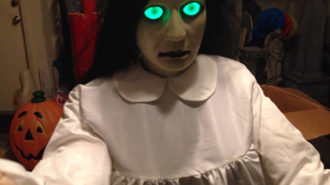 Donna The Dead Halloween animatronic - YouTube