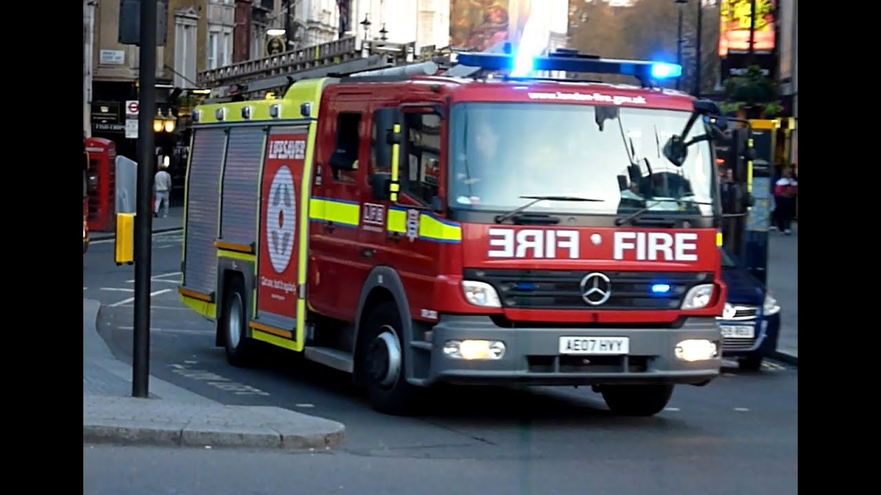 London Fire Brigade Mercedes Atego Responding *BULLHORN - YouTube