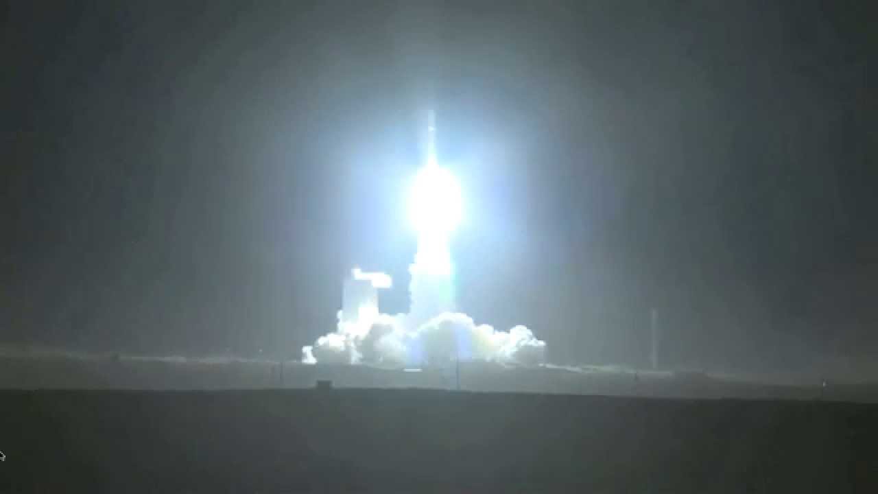 Launch of DOD Atlas-V carrying the NROL-35 Trumpet ELINT sat from ...