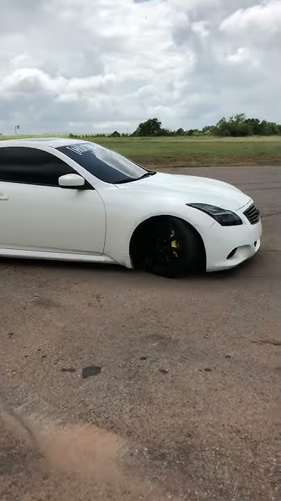 G37 donuts - YouTube