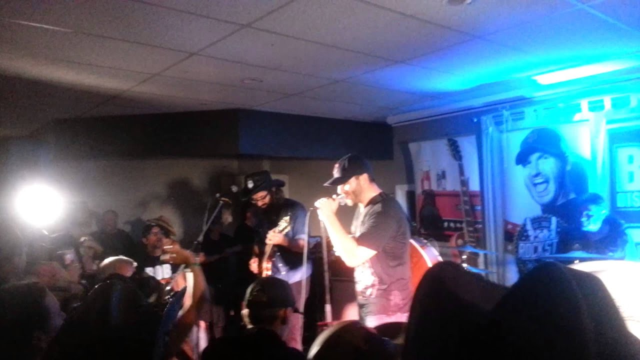 Bob Bissonnette live a St-Tite - YouTube