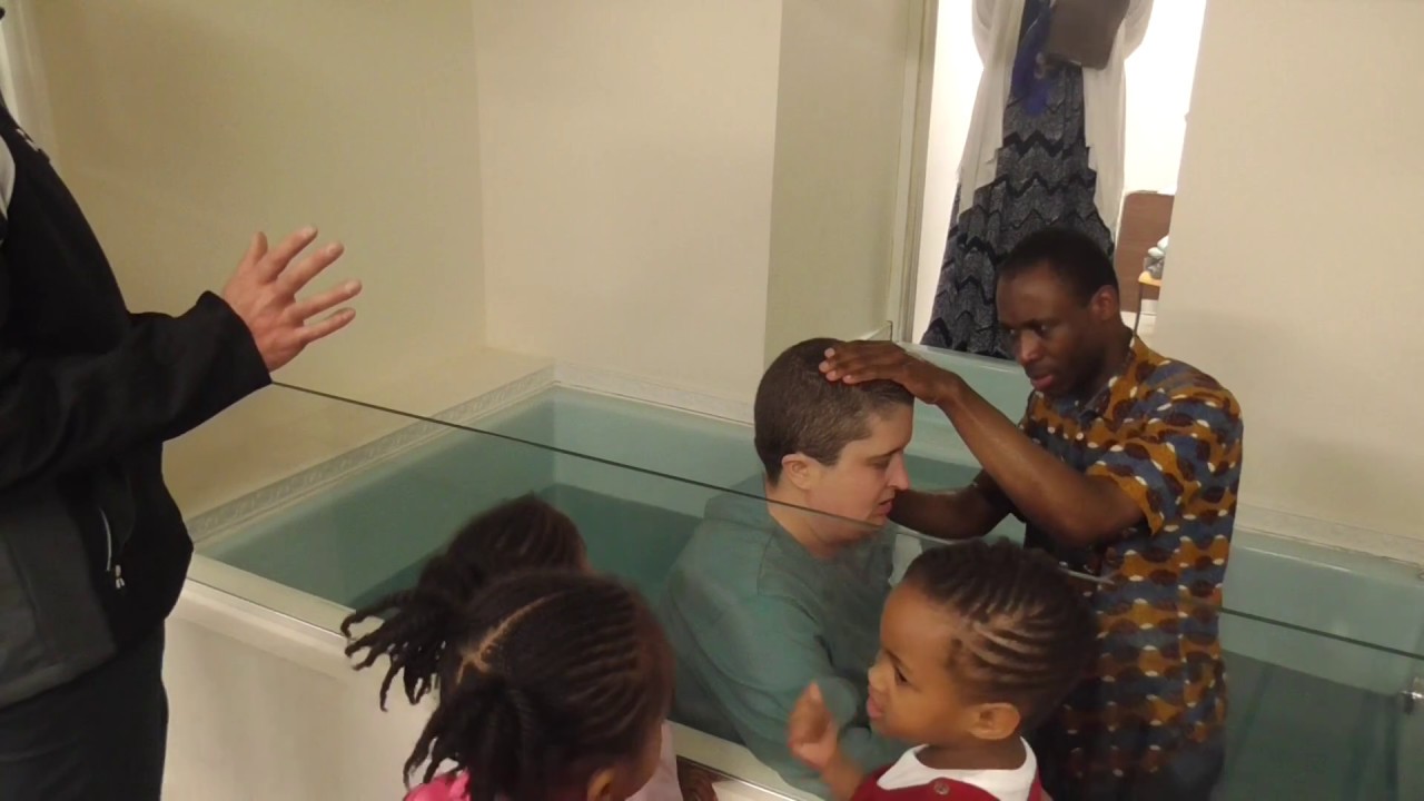 BAPTÊME PAR IMMERSION AU NOM DE JÉSUS DE LA SŒUR MARIE-JOSÉE - YouTube