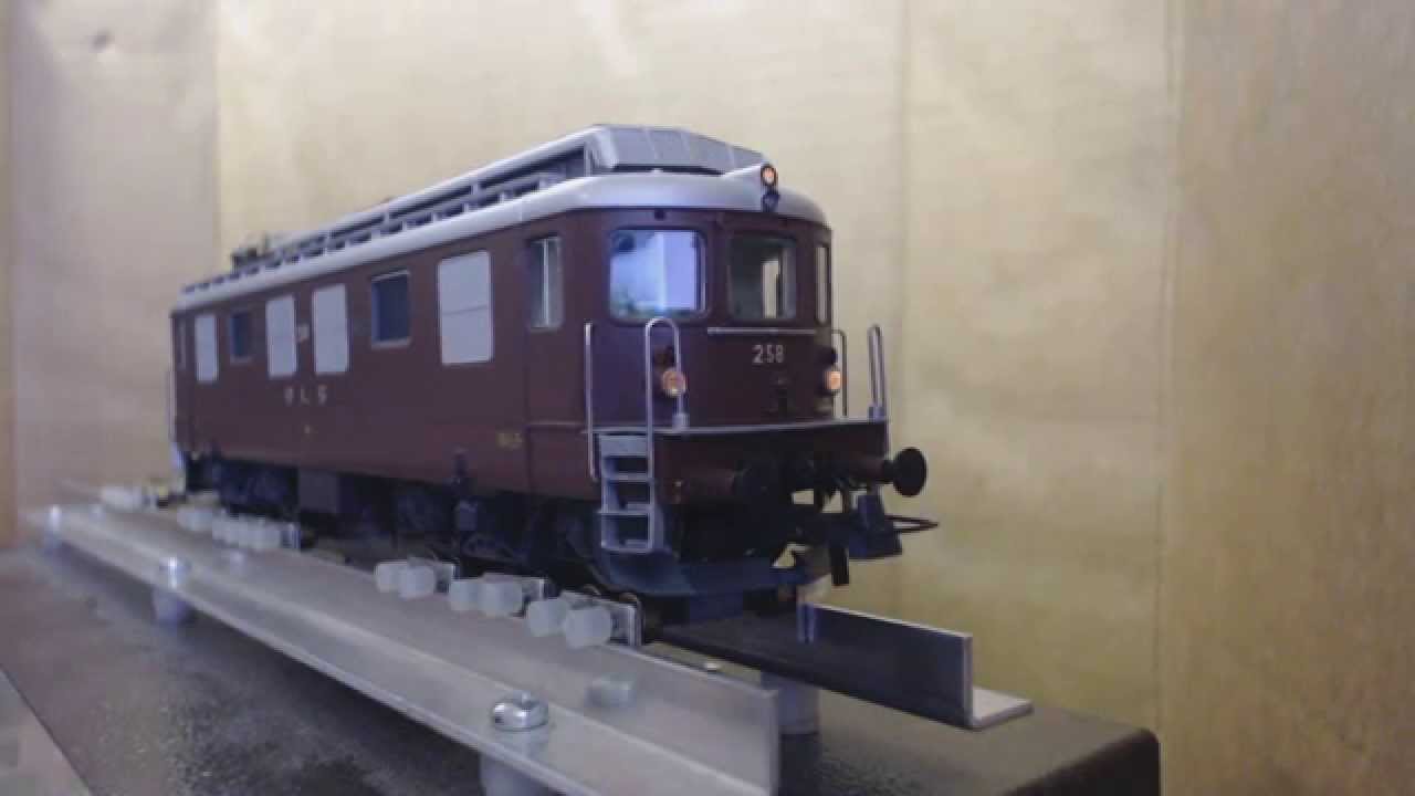 Roco 63886, Ae 4/4 - YouTube