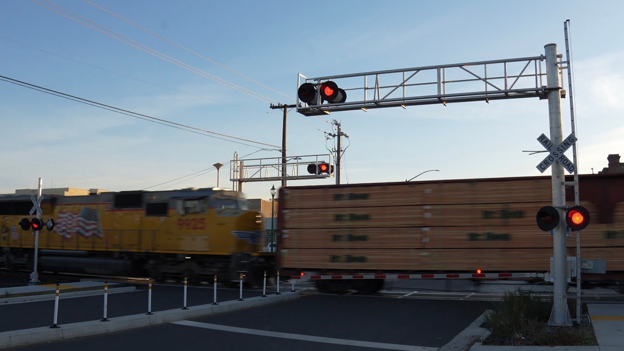 UP 9902 Rocklin Rocket North | 5th St. Railroad Crossing, Lincoln CA ...