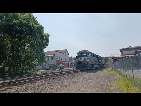 NS #3624 and #4535 lead Intermodel [NS Reading Line] - YouTube