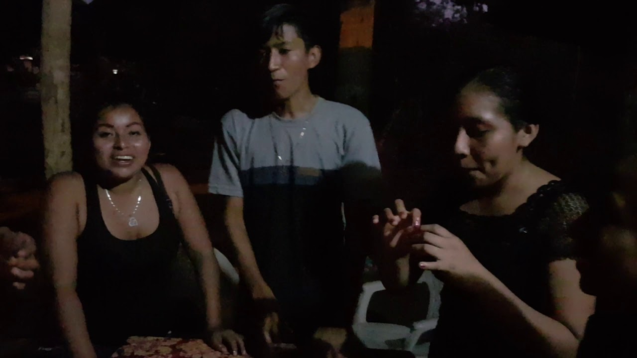 los chicos y las chicas comen choco sandia - YouTube