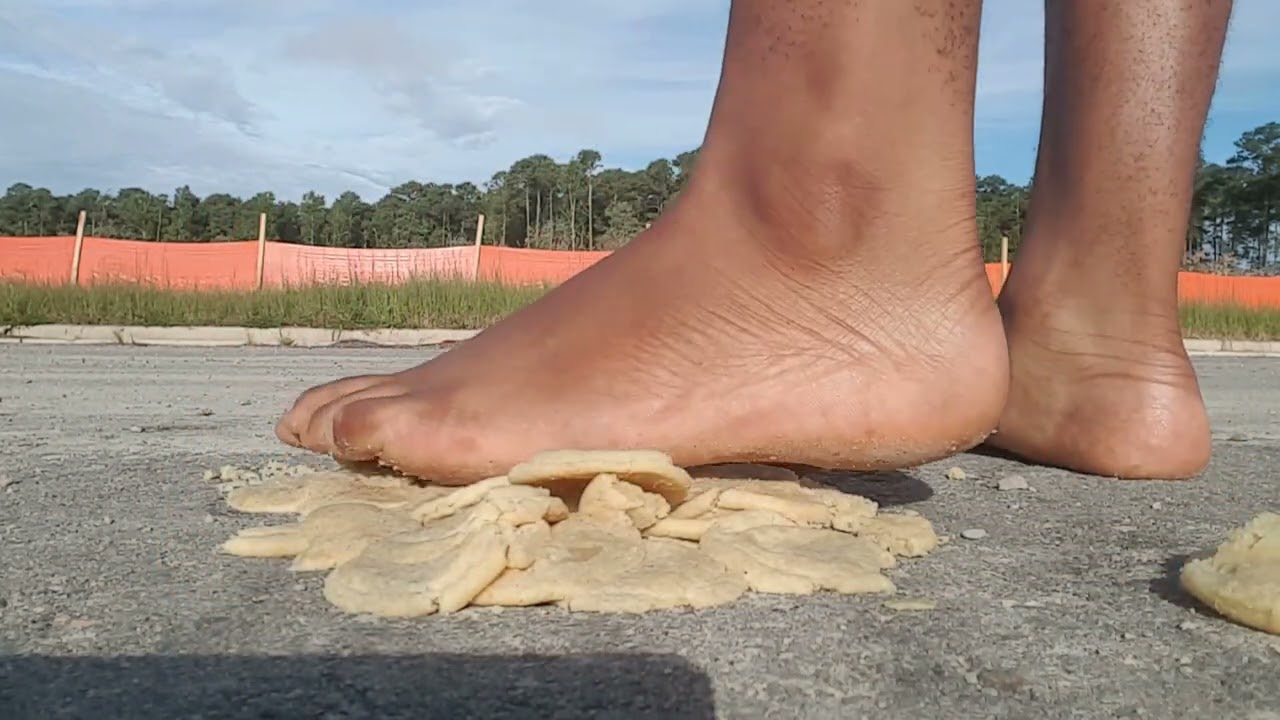 Male Feet Cookie Crush Candid - YouTube