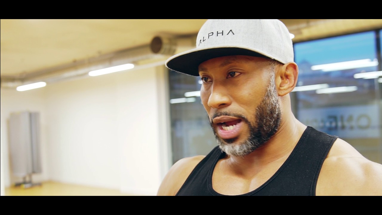 A POSING MASTER CLASS WITH AJ ELLISON - YouTube