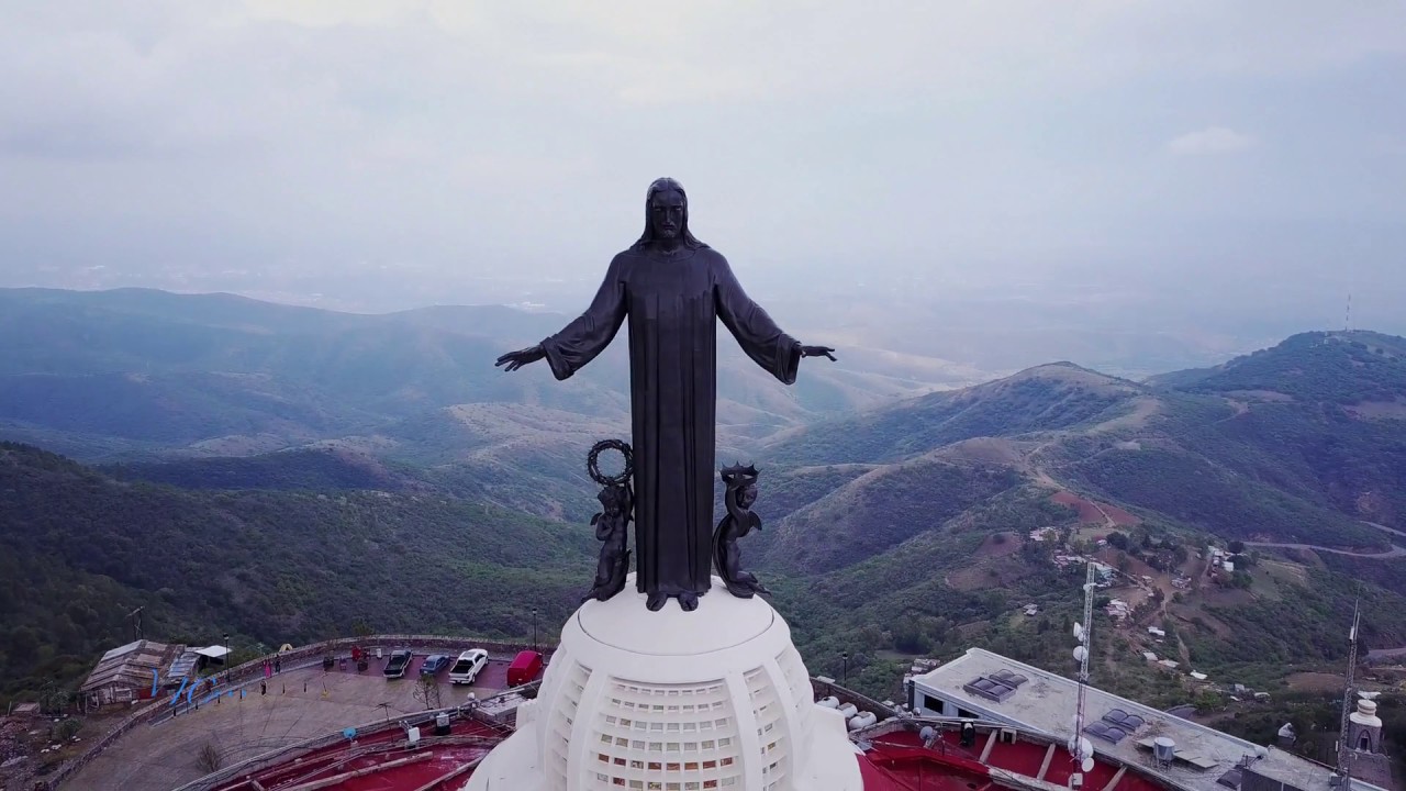 Cristo Rey en su cerro del Cubilete GTO, México - YouTube