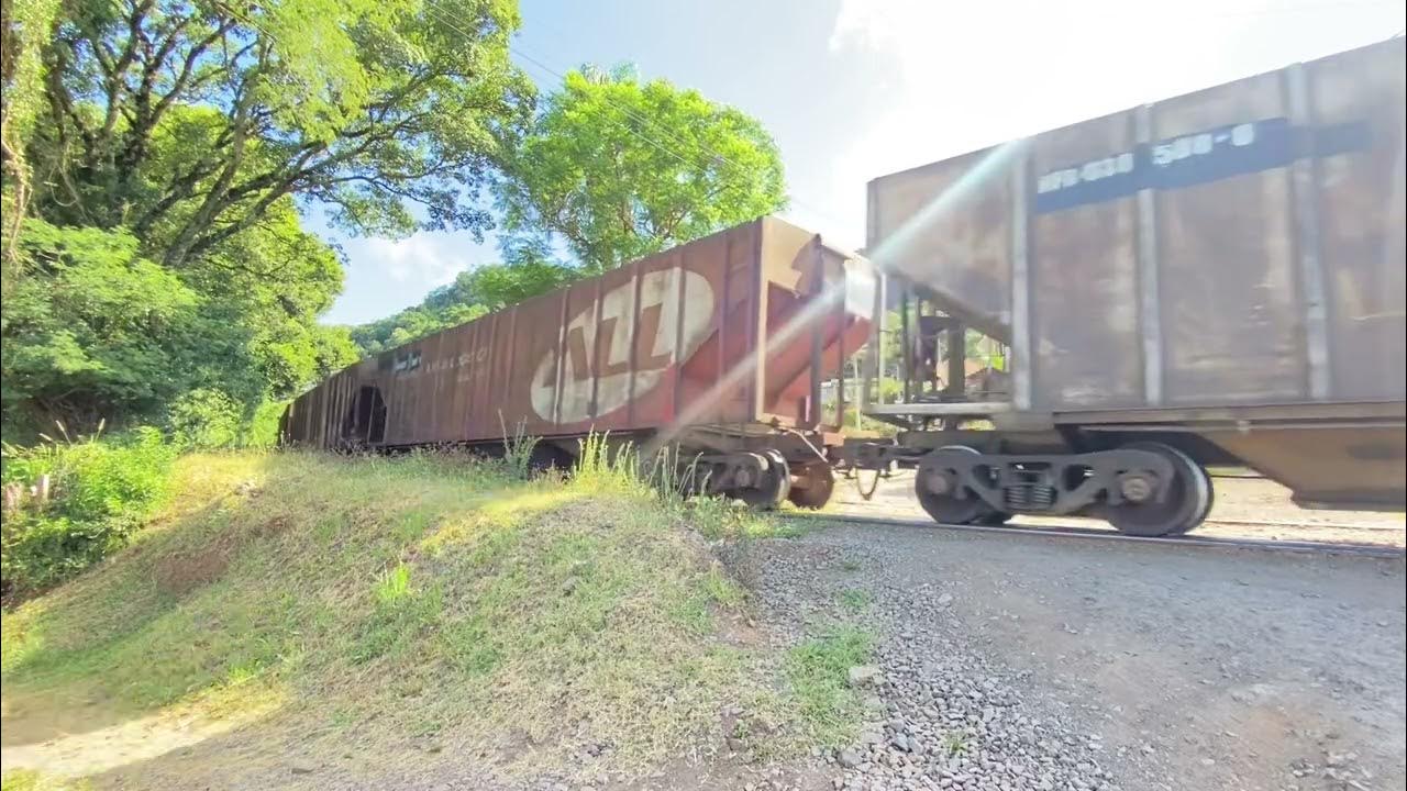 Trem Cargueiro Carregado da GT22 #4611 Rumo com Locotrol no Fim da Carga - YouTube