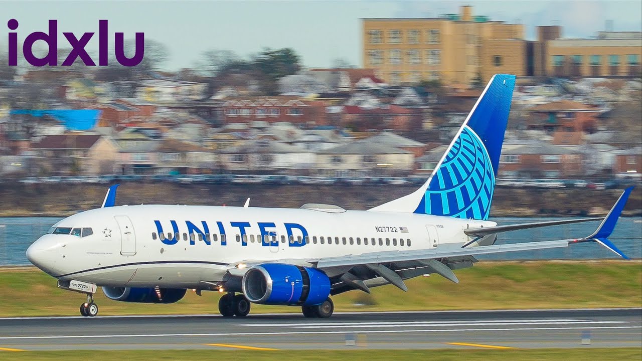 United Airlines - First Class | 737-700 | New York (LGA) Chicago (ORD ...