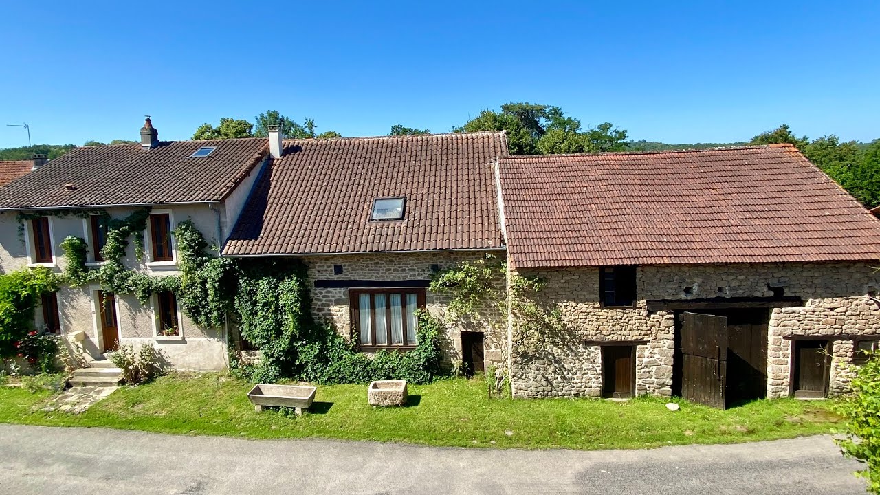 280,900€ A delightful barn conversion offering 5 bedrooms and superb ...