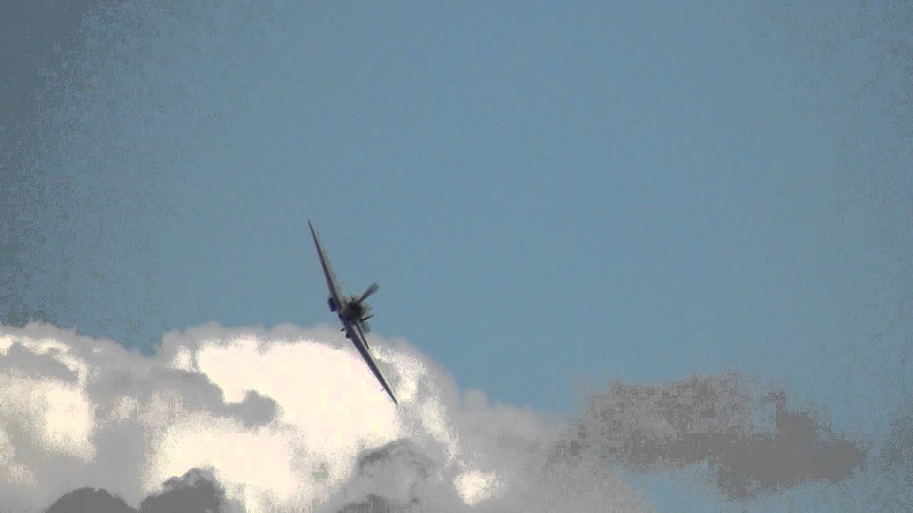 Spitfire fly past RAF Waddington Air Show 2012 - YouTube