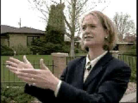 Elizabeth Moule: Suburban design wastes land - YouTube