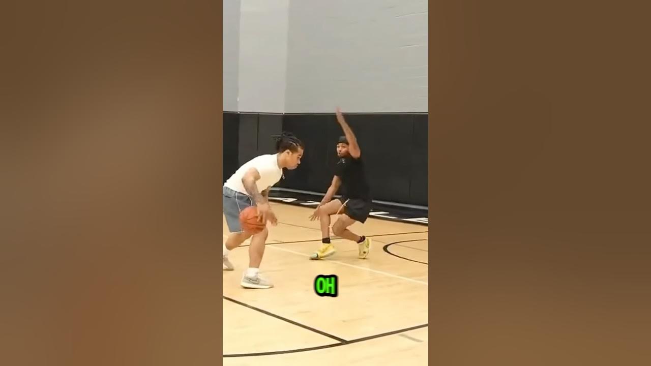Plaqueboymax takes DDG’s ankles during basketball 1v1 - YouTube