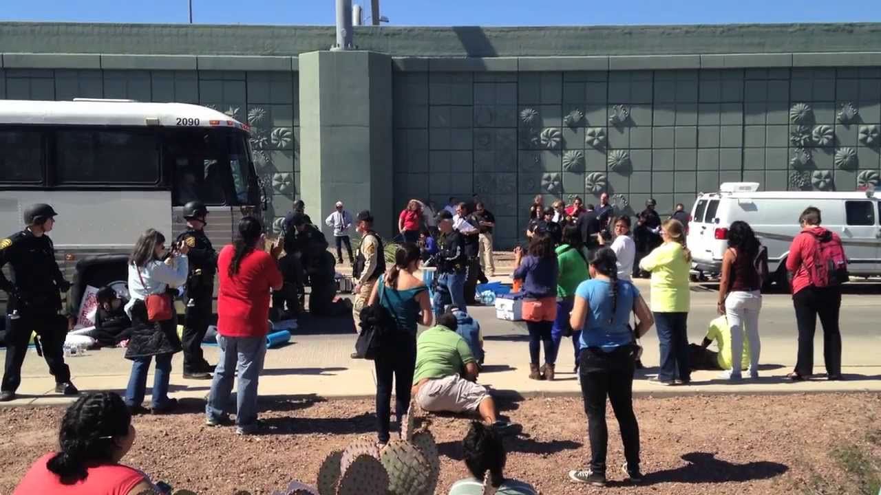 Scenes from the Tucson immigration protest - YouTube