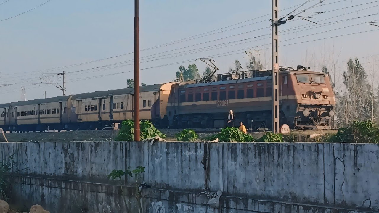 Nauchandi Express Running Late By 13 Hours 😱 | Nauchandi Exp At Full ...