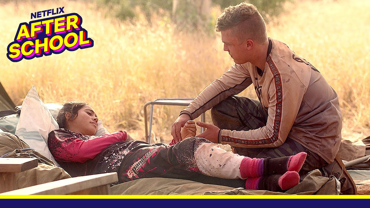 Dangerous Desert Teamwork 🤕 Maverix | Netflix After School - YouTube