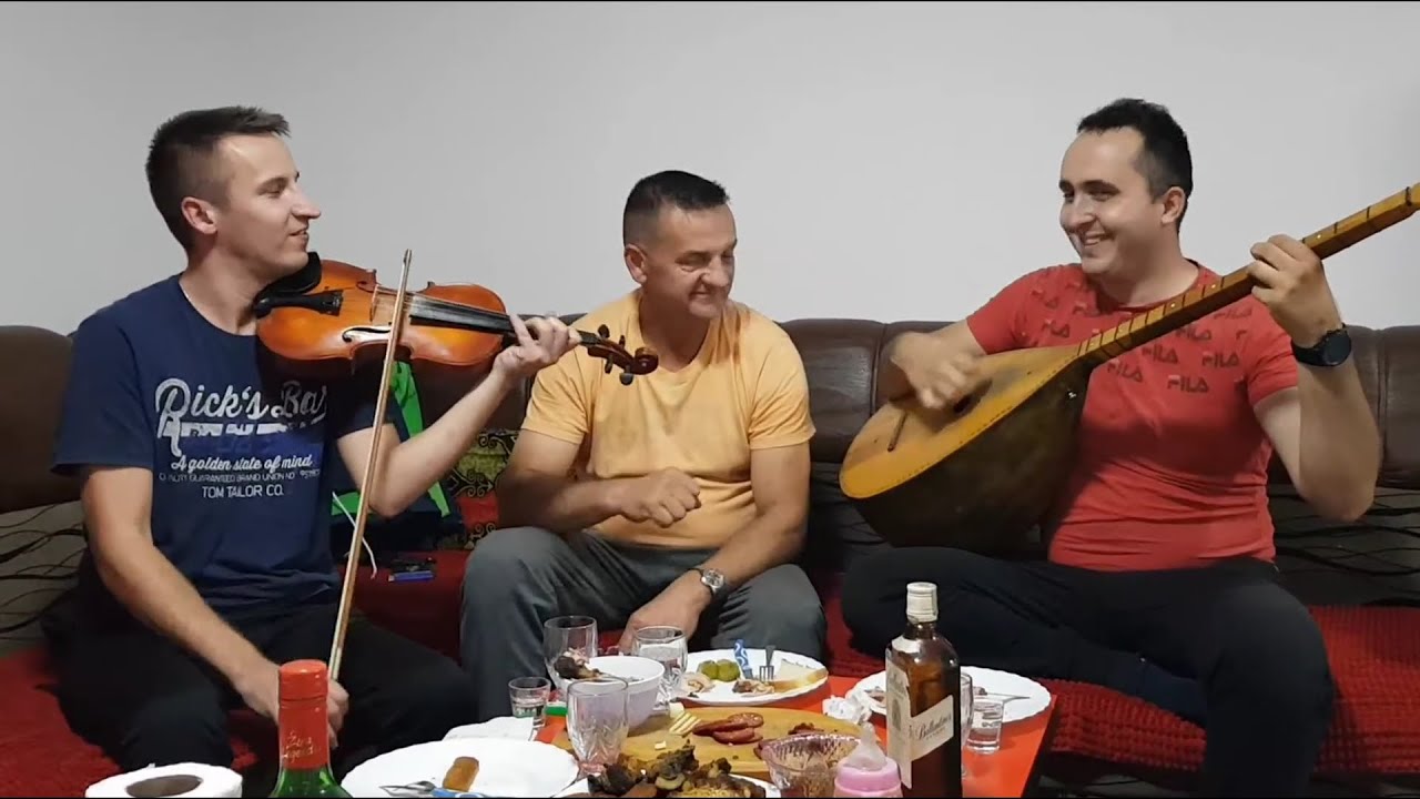 Fikret Hasic i Edin Hodzic - Ja malena i to fraj [Uzivo] - YouTube