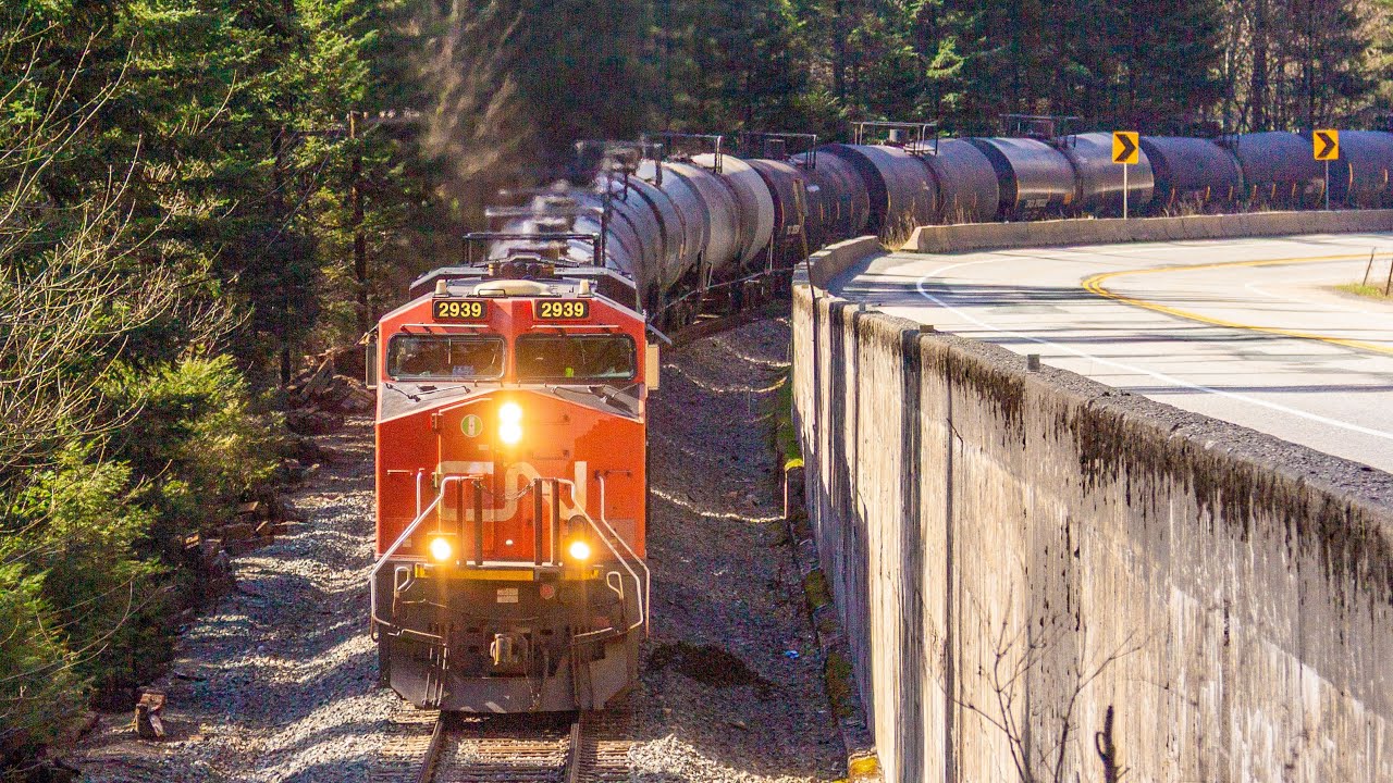 Massive Canadian National Freight Trains on CPKCs Cascade Subdivision ...