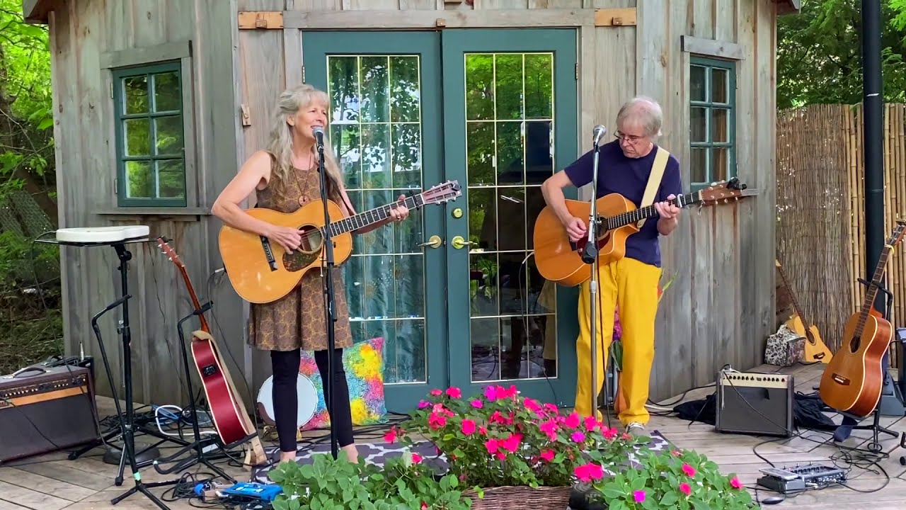 'Brave Wings' performed by Tannis Slimmon & Lewis Melville - YouTube