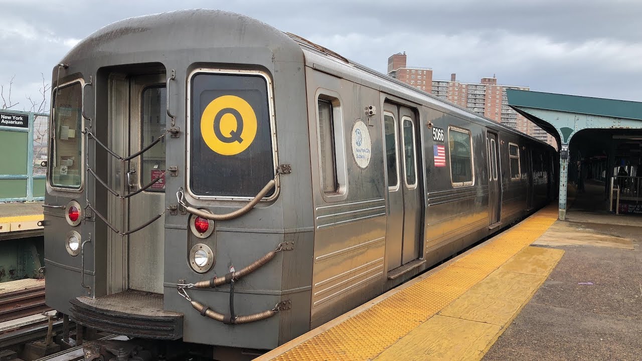 ⁴ᴷ R68A Q Train running along The Brighton Line - YouTube