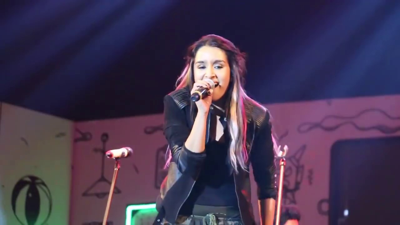 shraddha kapoor live singing performance - YouTube