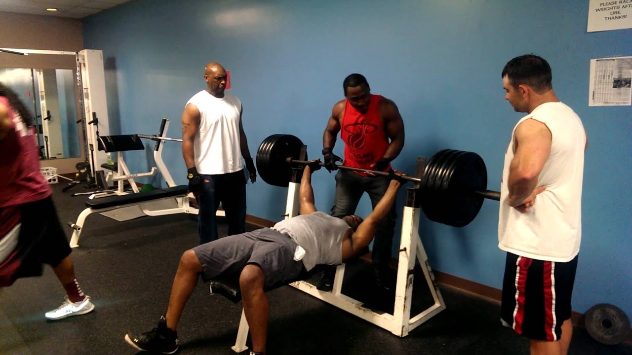 Pop Bench Pressing 405 lbs. - YouTube