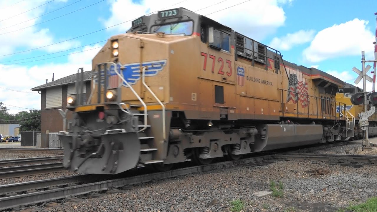 UP 7723 Leads a Freight, West Chicago, IL 6/23/24 - YouTube
