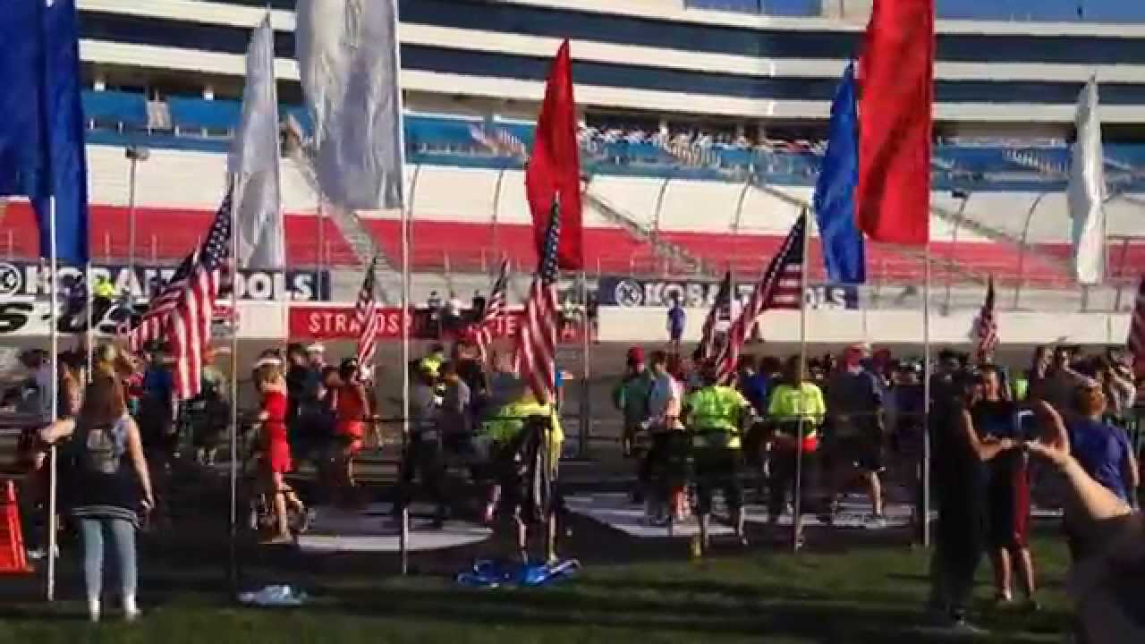 Mustang 50th Half Marathon & 5K - Half Marathon Race Start Line - Las ...