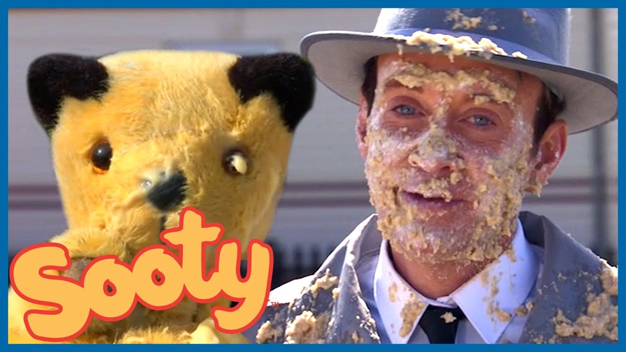 Epic Food Fight! | The Sooty Show - YouTube