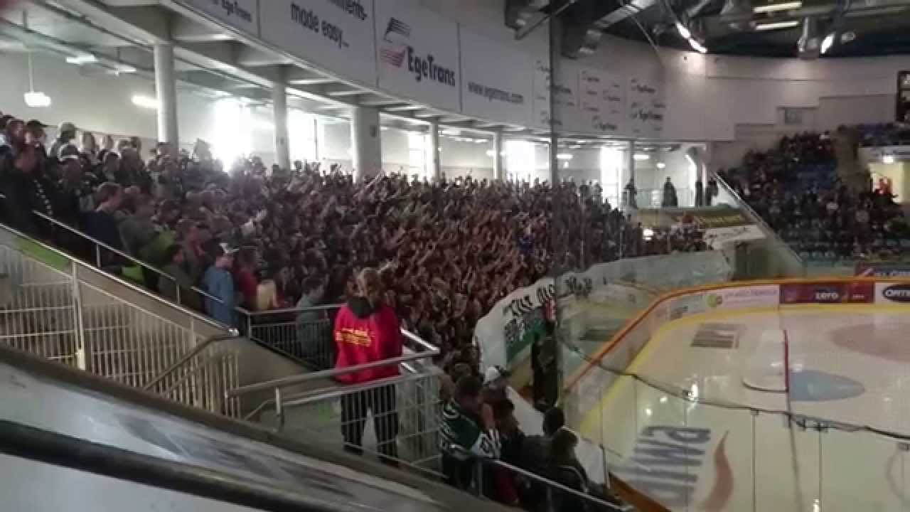 Pucki's Intro und Begrüßung der HEC- Fans, 21.09.2014 - YouTube