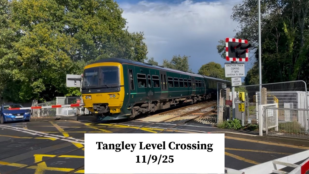 *Tailring, Now Upgraded* Tangley Level Crossing 11/9/25 - YouTube